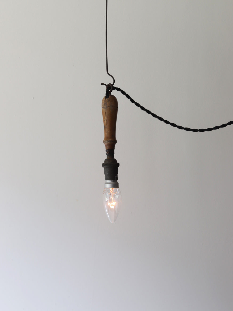 160 HANDLE LAMP – FIVE FROM THE GROUND