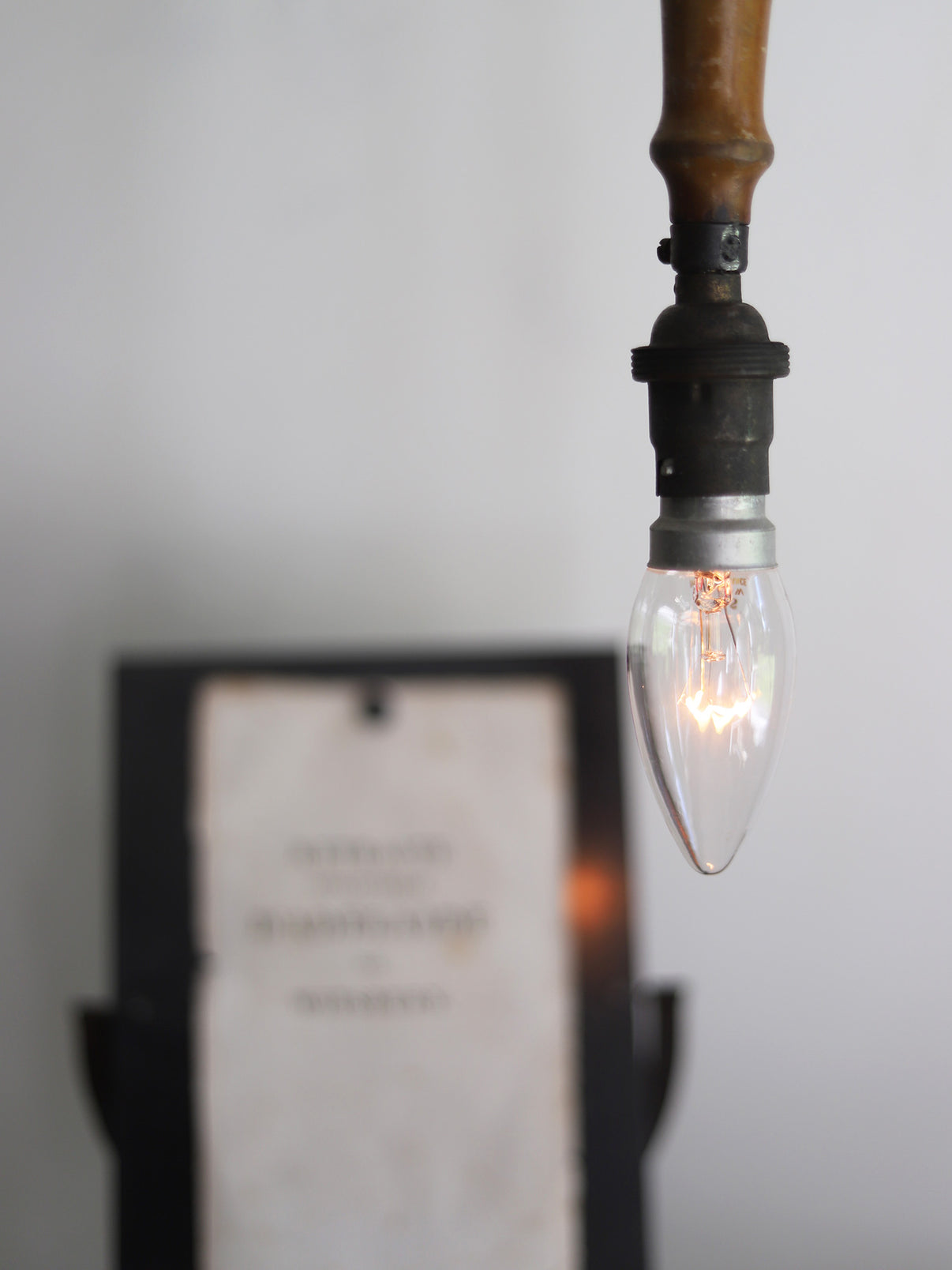160 HANDLE LAMP – FIVE FROM THE GROUND